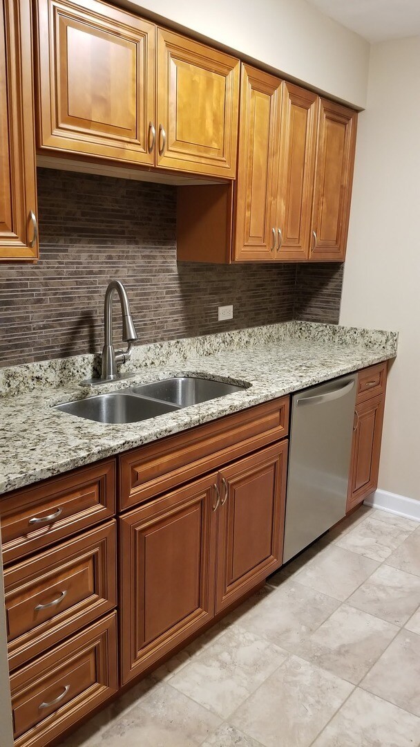 6174 Knoll Ln Ct Condo Unit 102 - Condo for Rent in Willowbrook, IL ...