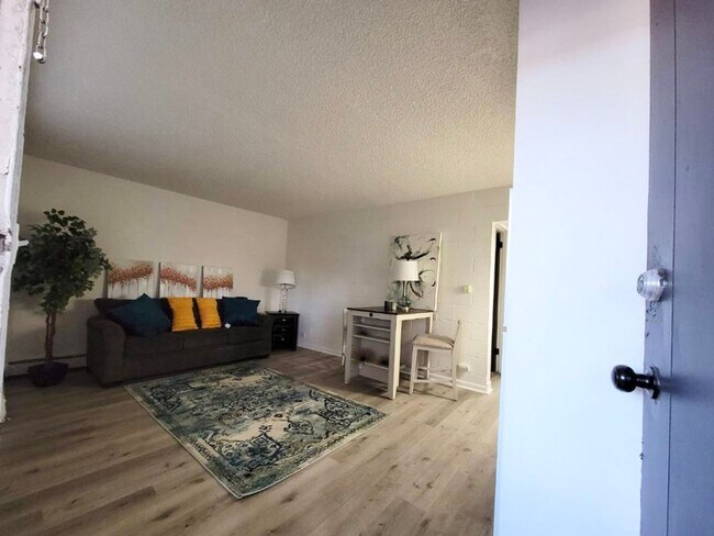 Cozy, conveniently located one bedroom nea... Unit 2 Apartamento ...