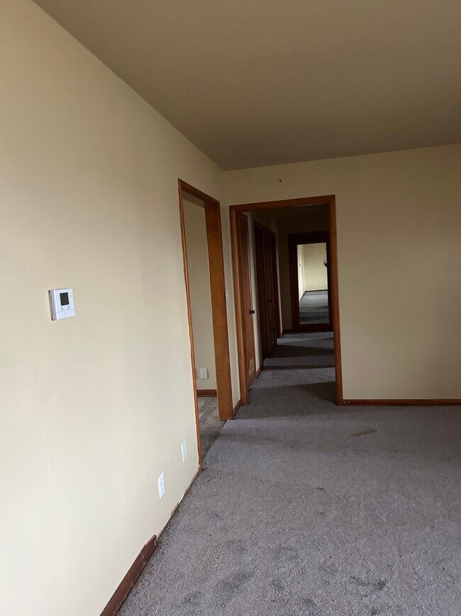 Large 3 bedroom 2 Bath House- with nice Bi... - House Rental in Lincoln ...