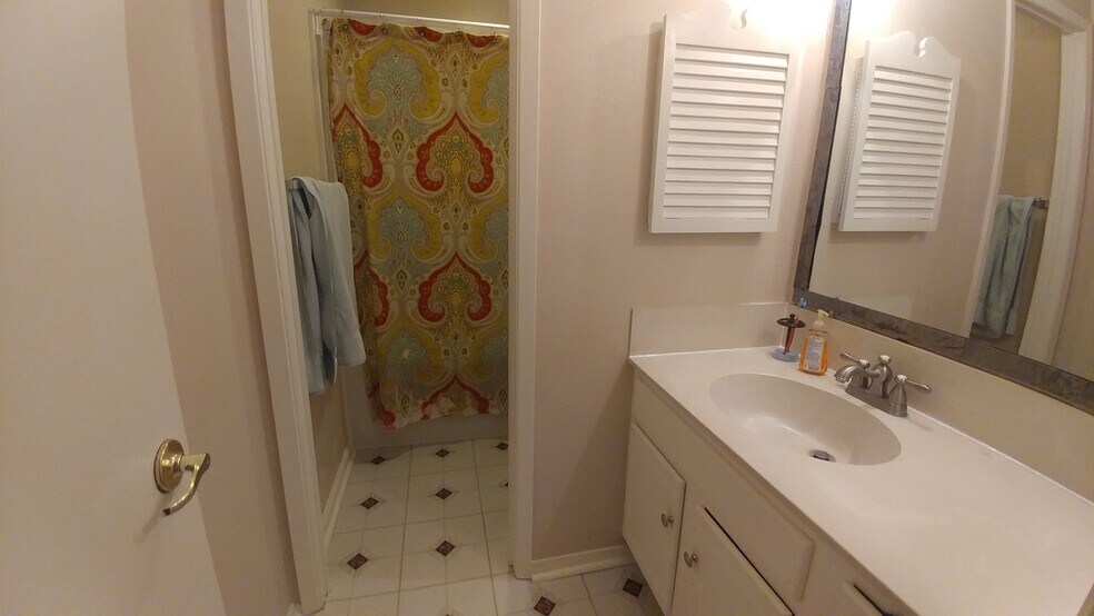18 Larkspur Ln - Townhome for Rent in Lafayette, LA | ForRent.com