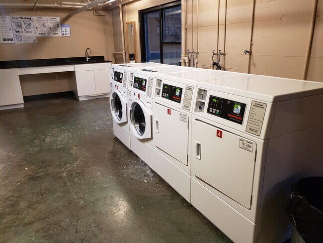 Bay Ridge Court - 1 bedroom Unit B406 - Condo for Rent in Seattle, WA ...