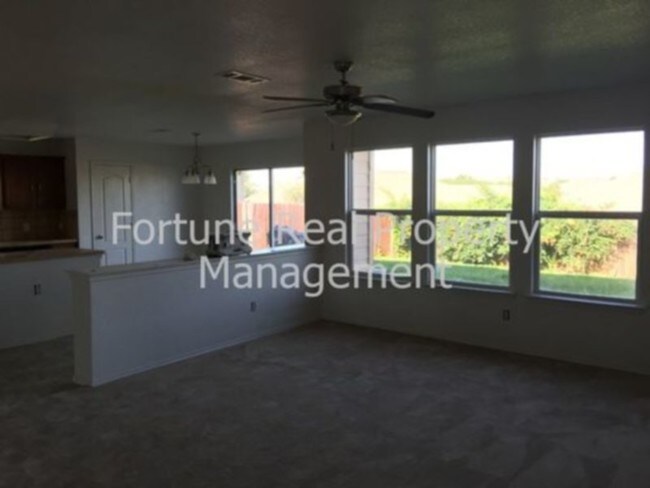 Beautiful Home in Sendera Ranch with COMM... - House Rental in Haslet ...