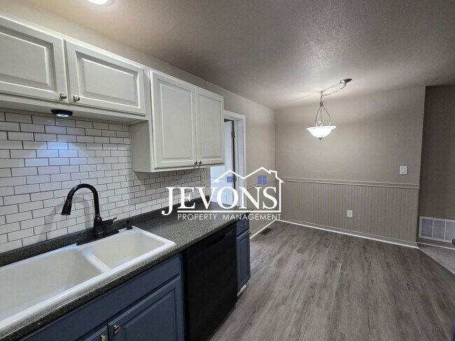 Charming home with a fully equipped kitche... - House Rental in Yakima ...