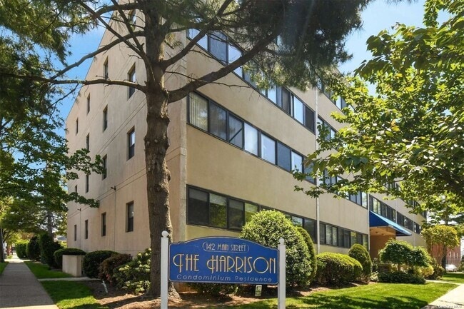 Hofstra University Off-Campus Housing & Apartments | ForRentUniversity