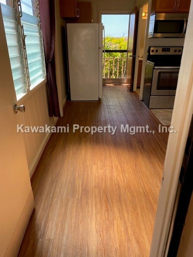 Clean, Sunny Cottage on Quiet Street in Pu... - House Rental in ...