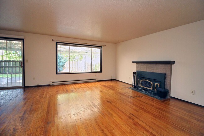 Cute and Ideal 3 Bedroom Ranch Style House... - House Rental in ...