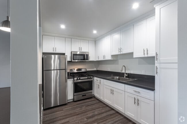 Reseda On The Park Apartments For Rent in Reseda, CA | ForRent.com