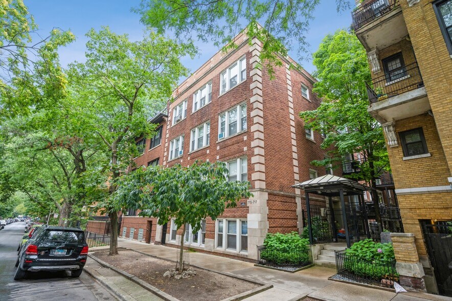 715 W Barry Ave Unit 3A - Condo for Rent in Chicago, IL | ForRent.com