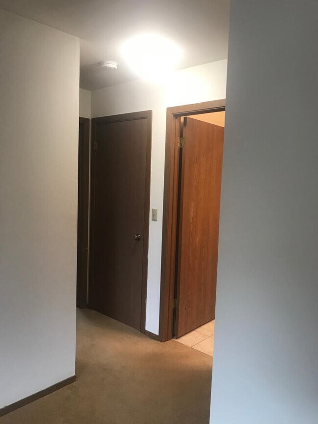 1516 S 116th St Apartment Unit B - West Allis, WI | ForRent.com