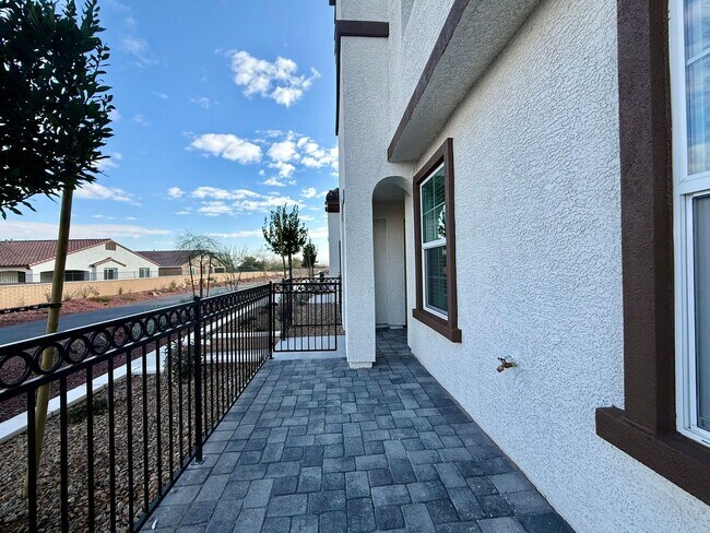 BRAND NEW 3 BED 2.5 BATH 2 CAR GARAGE TOWNHOUSE W/ LOFT IN CADENCE ...