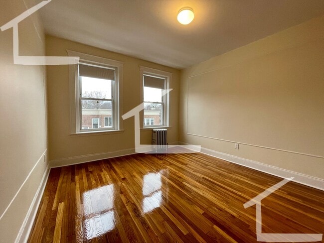 Beautiful 2 Bed Split available 9/1 Half fee - House Rental in Boston ...