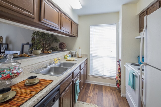 Pavilion Place Apartments For Rent in Houston, TX | ForRent.com