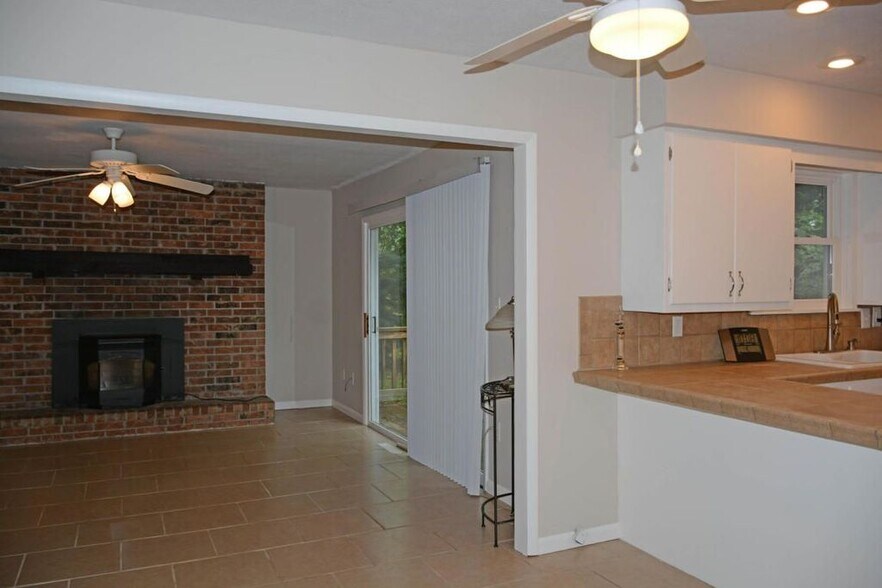 1103 S Bruce - House for Rent in Springfield, MO | ForRent.com
