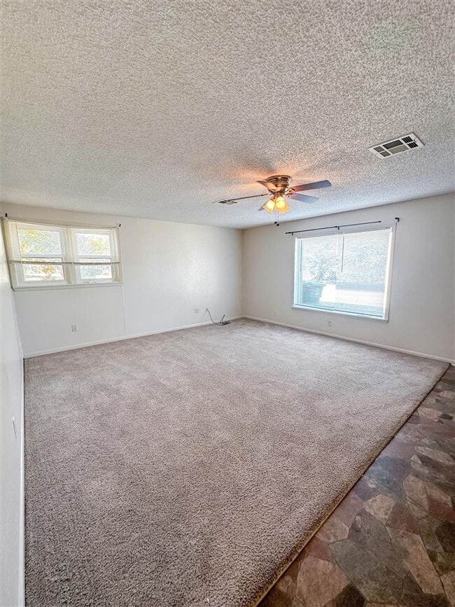 924 NW Runyon Rd Off-Campus Housing, Lawton, OK