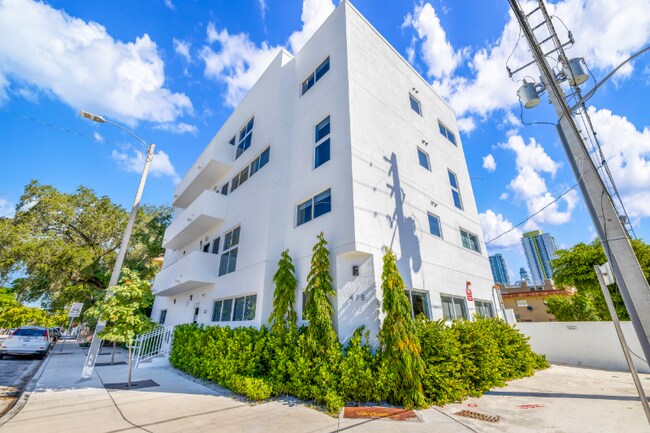 477 SW 7th St Apartment - Miami, FL | ForRent.com