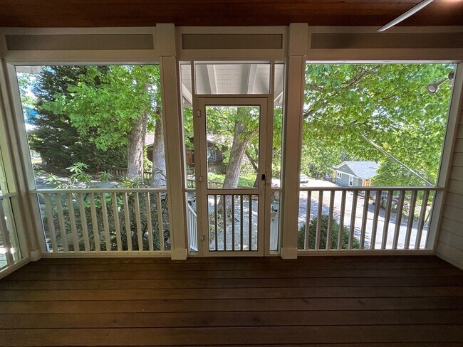 Central AVL - Custom Built, Made for Enter... House - House Rental in ...