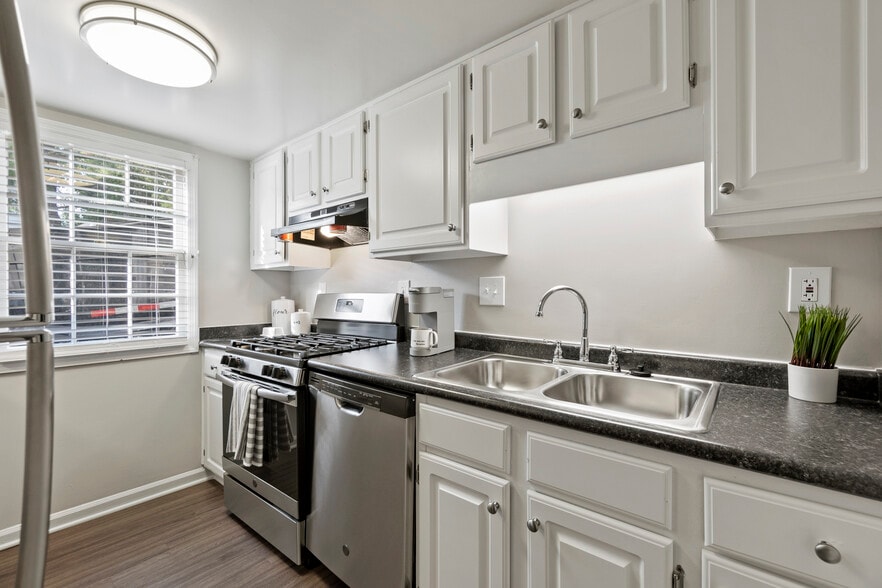 Off-Campus Housing & Apartments with Storage Space in East Highland ...