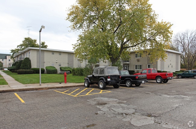 High Meadows Apartments - Dekalb, IL | ForRent.com