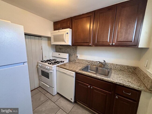 2575 Iverson St Apartment - Hillcrest Heights, MD | ForRent.com