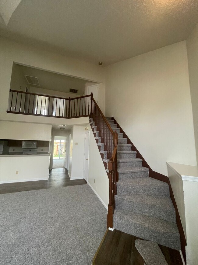 SPACIOUS 3 BDRM., 2 BTH TOWNHOUSE W/LOFT - Townhome Rental in Virginia ...