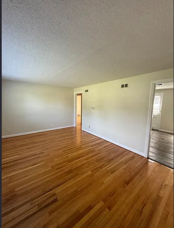 57 Mercury Ct Unit R1 Off-Campus Housing, West Springfield, MA