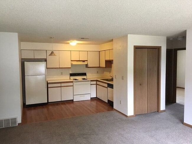 $950 | 2 Bedroom, 1 Bathroom Apartment | Pet Friendly* | Available for ...