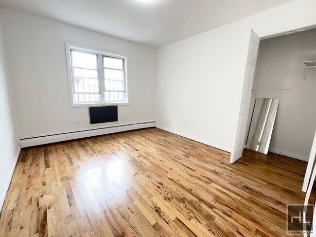 Spacious and Renovated Home with ample clo... Unit 1 - Apartments for ...