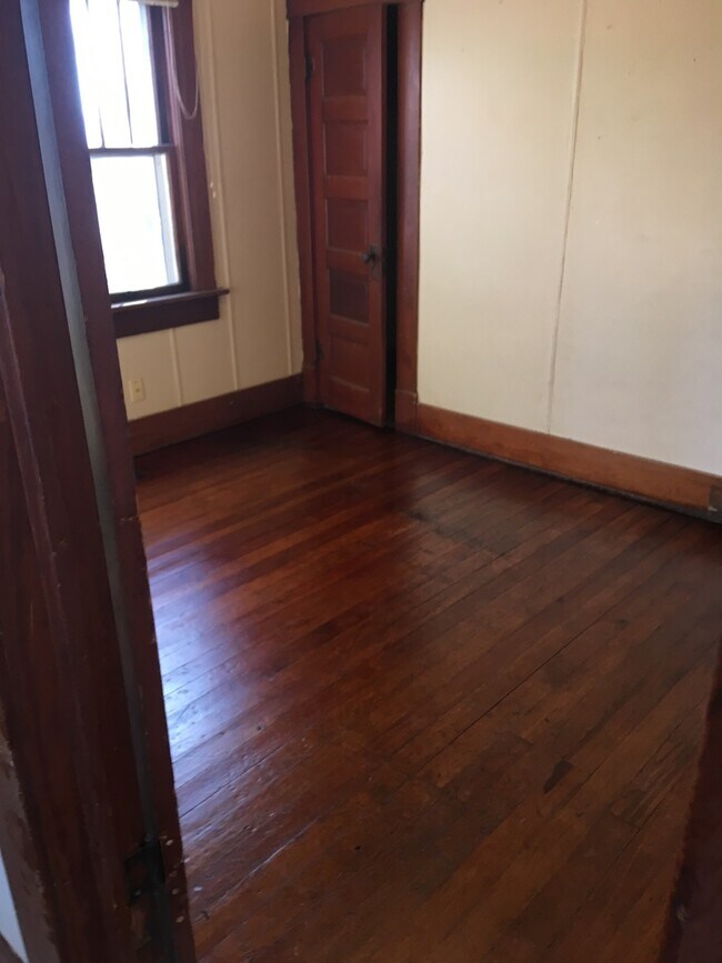 409 SW 3rd St - House Rental in Newton, KS | ForRent.com