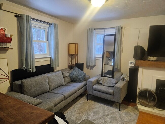 289 Elmwood St Unit 2 Off-Campus Housing, North Attleboro, MA