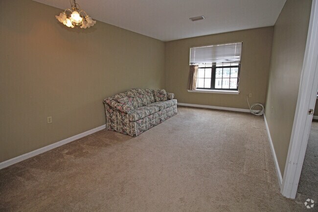 University of Hartford Off-Campus Housing & Apartments | ForRentUniversity