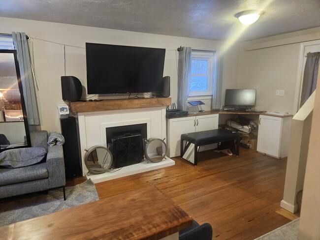 289 Elmwood St Unit 2 Off-Campus Housing, North Attleboro, MA