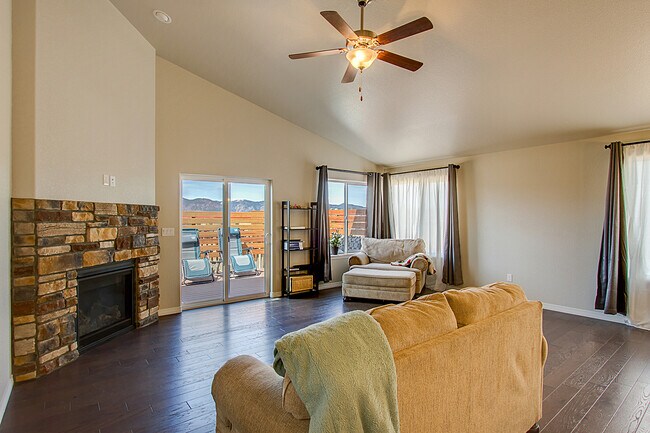 Stunning 5-Bedroom Ranch Style Home with M... - House Rental in ...