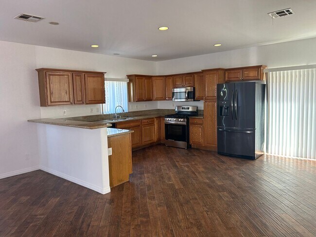 Beautiful stand alone corner townhouse w/p... - House Rental in ...