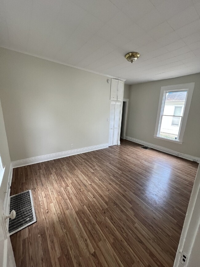 FIRST MONTH FREE RENT for Approved Applica... Apartment Unit 1 MK ...