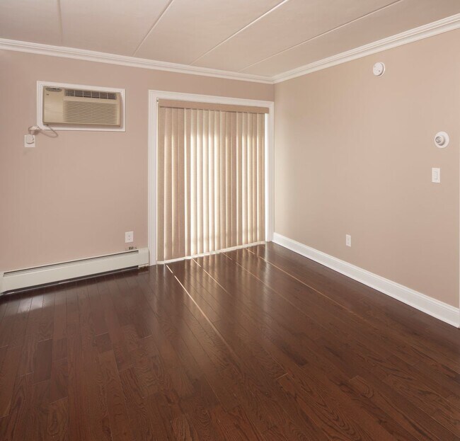 Cadillac Manor: On-Site Laundry, Heat, Hot... Apartments - Hackensack ...