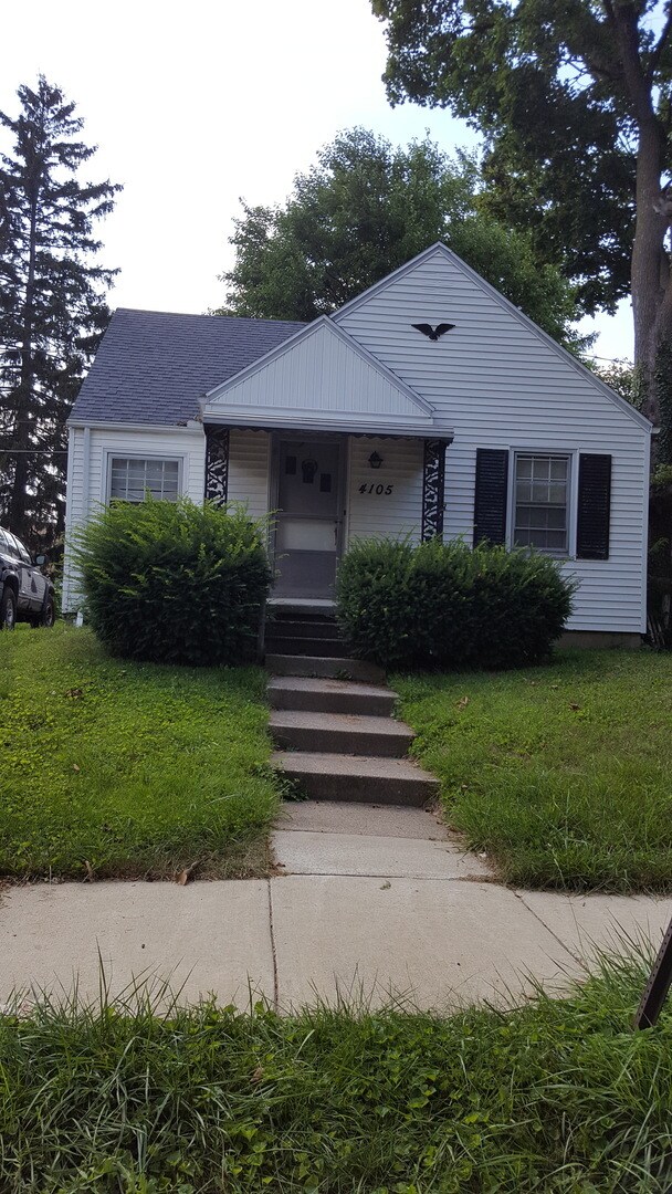 nice 2 bedroom house ready for move in ASAP. - House Rental in Toledo ...