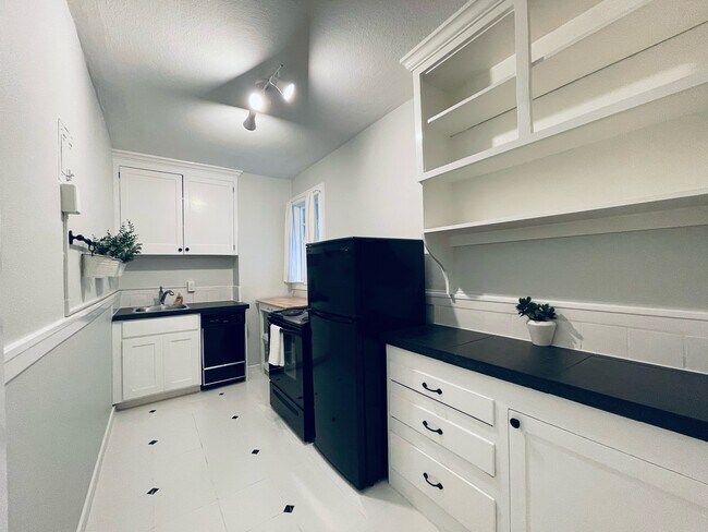 1811 NW Couch St Condo Unit 206 - Condo for Rent in Portland, OR ...