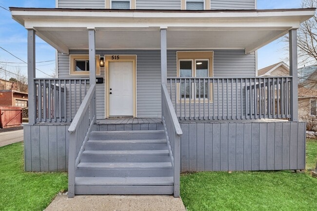 515 George Ave Off-Campus Housing, Waukegan, IL