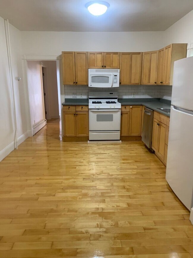 Priced for immediate occupancy 3-Bed Oak Sq. - House Rental in Boston ...