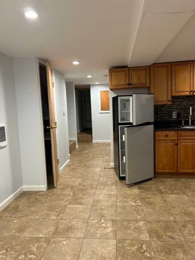 2832 Maitland Ave Unit Lower Level Basement Off-Campus Housing, Bronx, NY