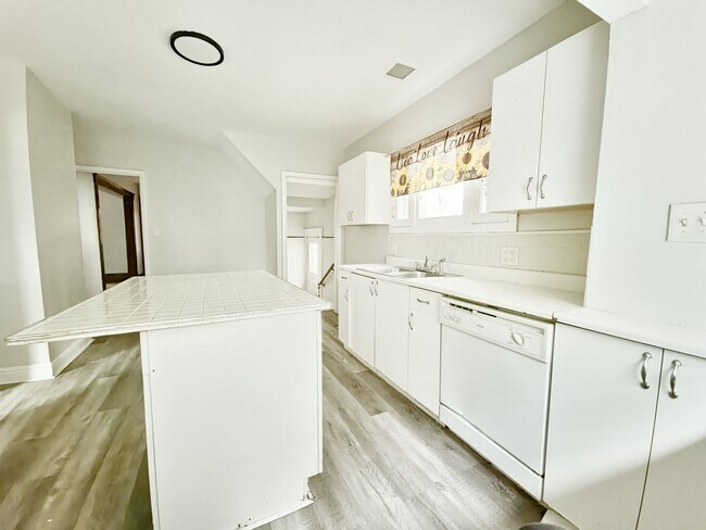 Beautiful Large family home - House Rental in Cleveland, OH | ForRent.com