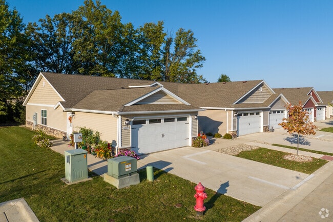 Redwood Fort Wayne Maplecrest Road Apartments For Rent in Fort Wayne ...