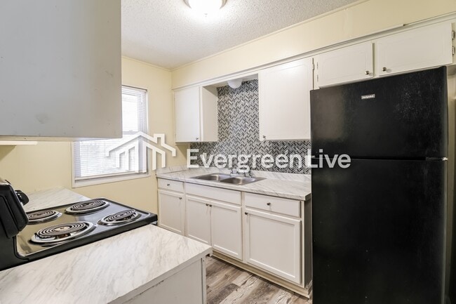 6 Wagon Cir Off-Campus Housing, Little Rock, AR