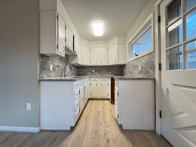 372 Rubber Ave Unit 401 Scott - Apt B Off-Campus Housing, Naugatuck, CT