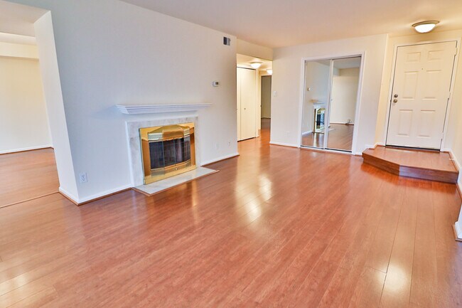 13 Pickering Ct - Townhome for Rent in Germantown, MD | ForRent.com