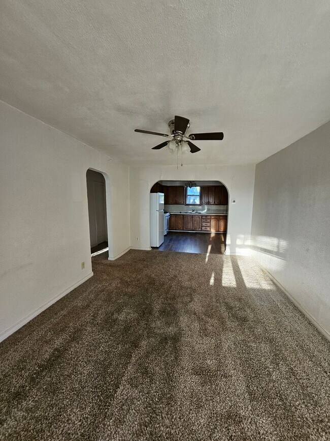 Darling Home Near West 7th street Walmart - House Rental in Joplin, MO ...