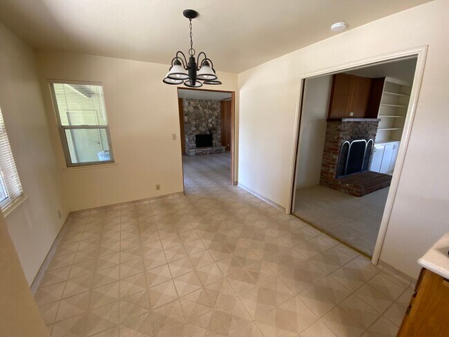 Spacious Country Home located in Cutler ju... - House Rental in Cutler ...