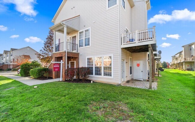 Updated End Unit (ground level) condo in B... - House Rental in ...