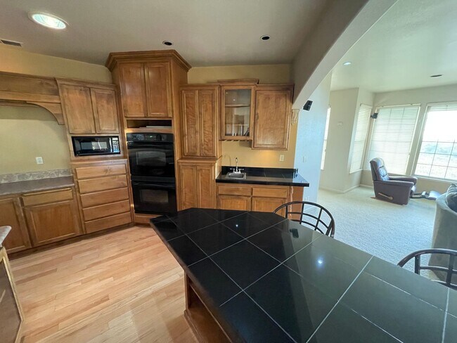 Executive style 3310 SqFt home 4 bed 5 bat... - House Rental in ...