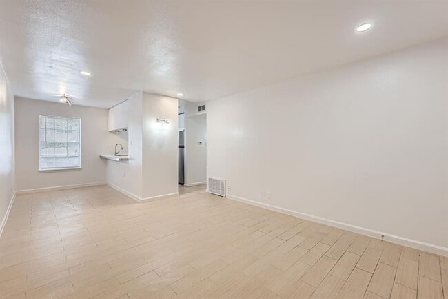 300 Crockett St Unit 115 Off-Campus Housing, Austin, TX